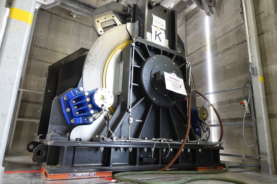 SF1000 - die größte Maschine von TK Elevator erreicht Testturm Rottweil