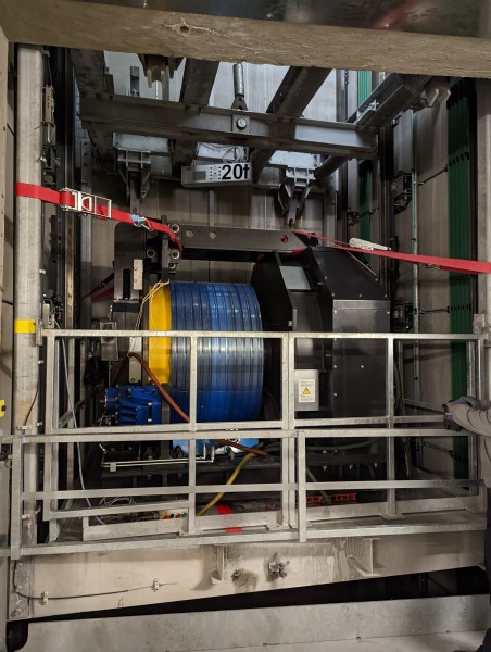 SF1000 - die größte Maschine von TK Elevator erreicht Testturm Rottweil